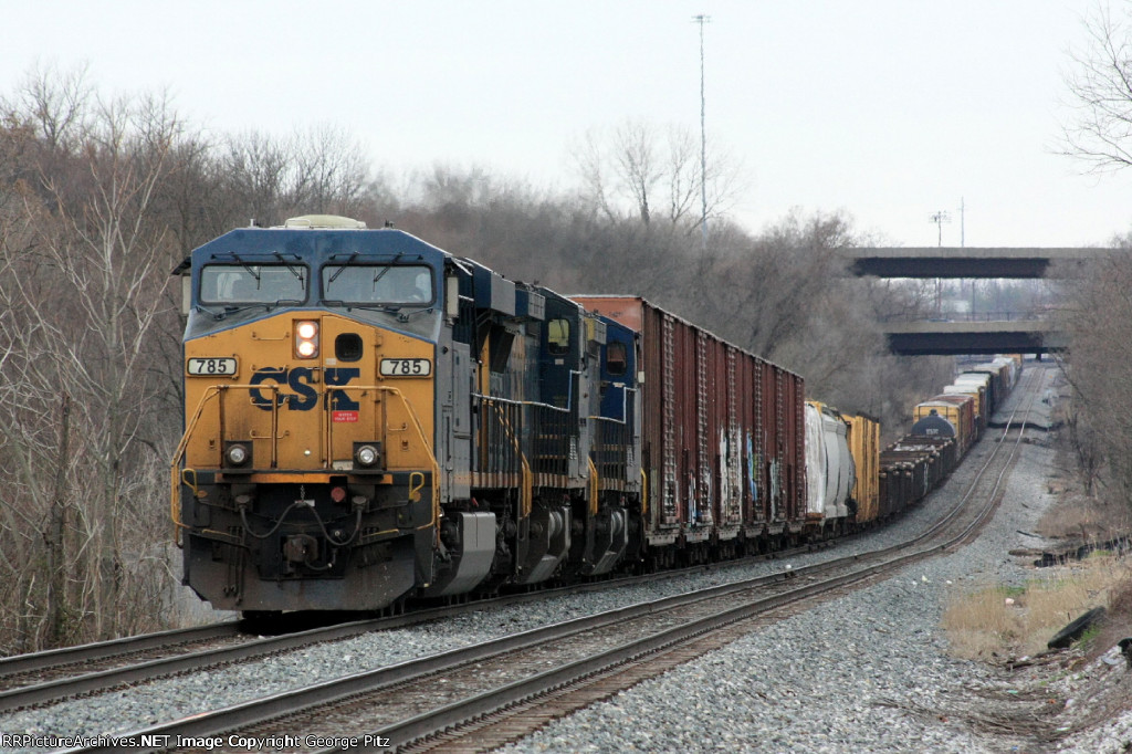 CSX 785 anf train Q410